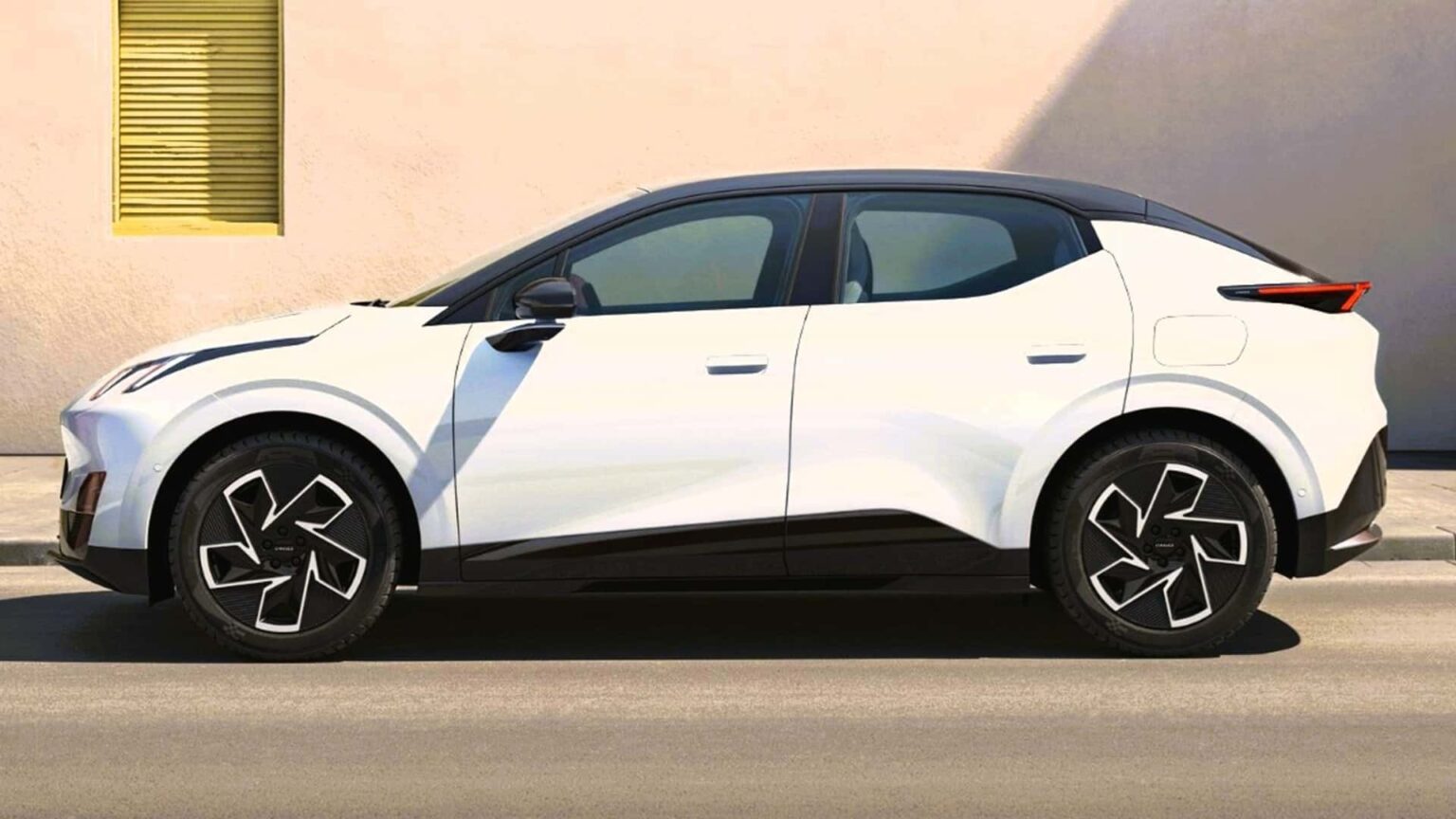 Lynk & Co apunta al Tesla Model Y con su 02 eléctrico: 435 km por 35.000